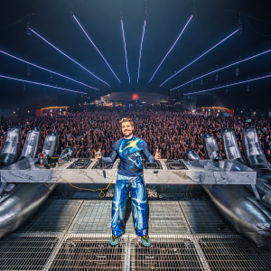 Com projeto audiovisual Alok Infinite Experience, Alok faz show ...